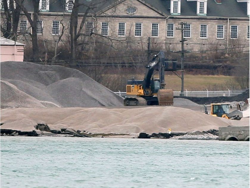 EGEB: Contamination fears as uranium spills into Detroit River | Electrek