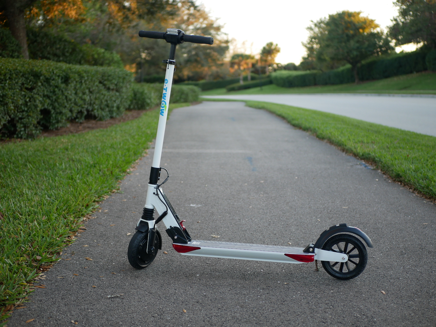 E-Twow GT electric scooter reveiw: This thing is a lightweight powerhouse!