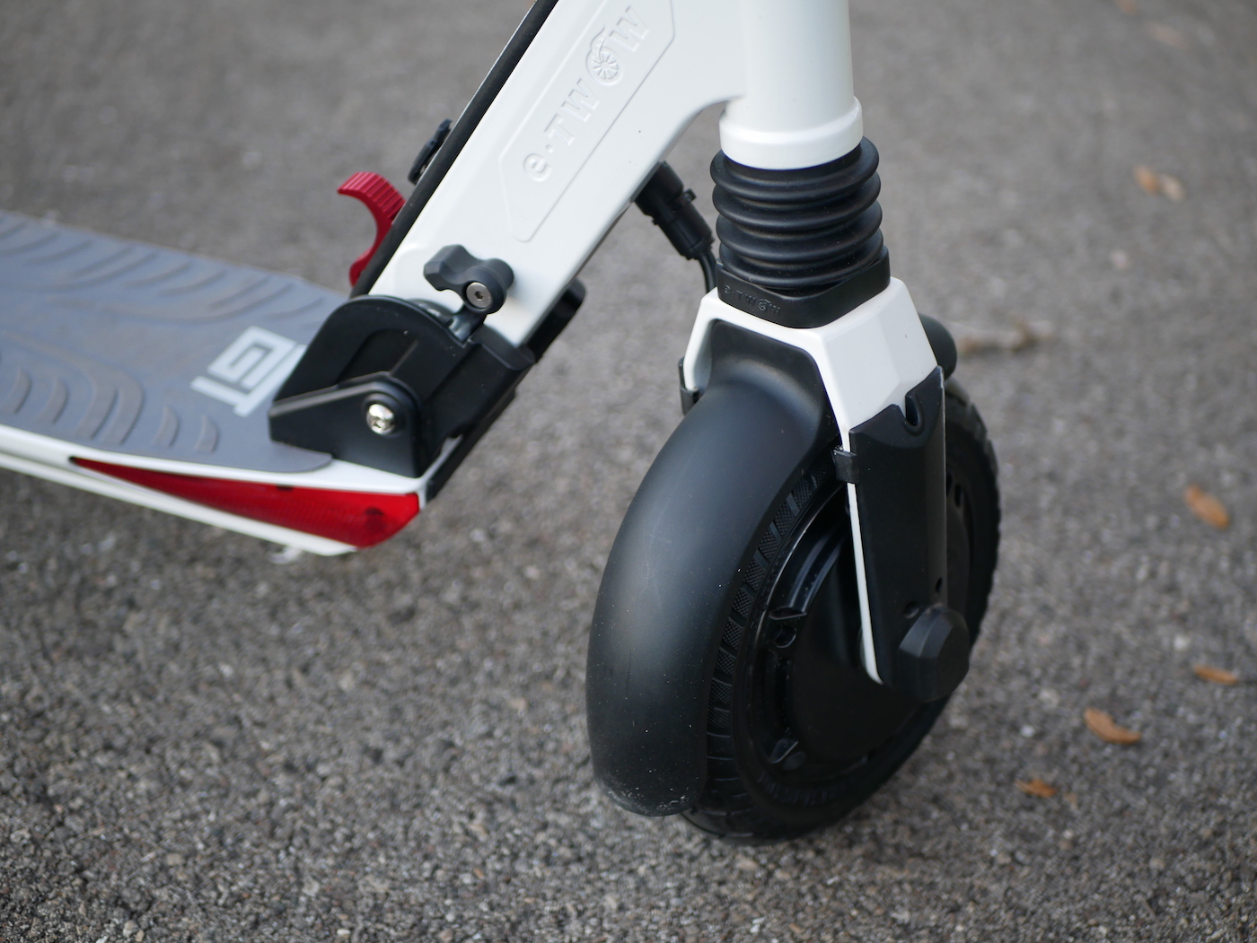 E-Twow GT electric scooter reveiw: This thing is a lightweight powerhouse!