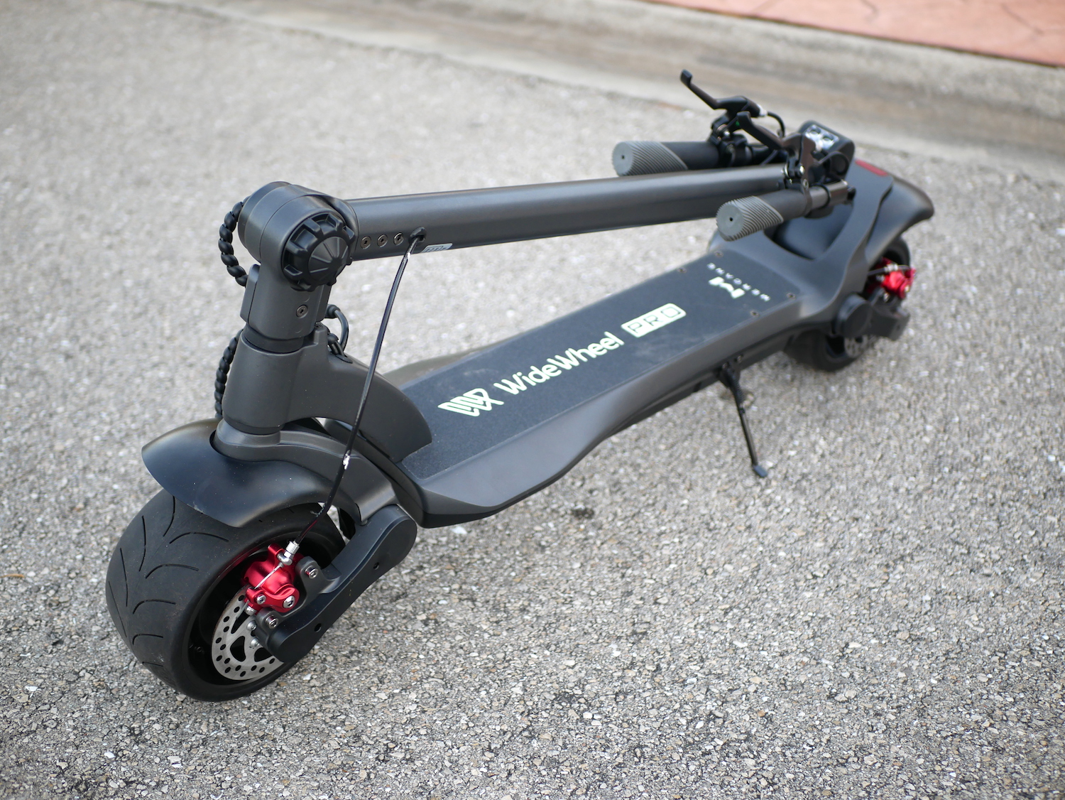 WideWheel Pro electric scooter is a 1,000W and 26 MPH joyride