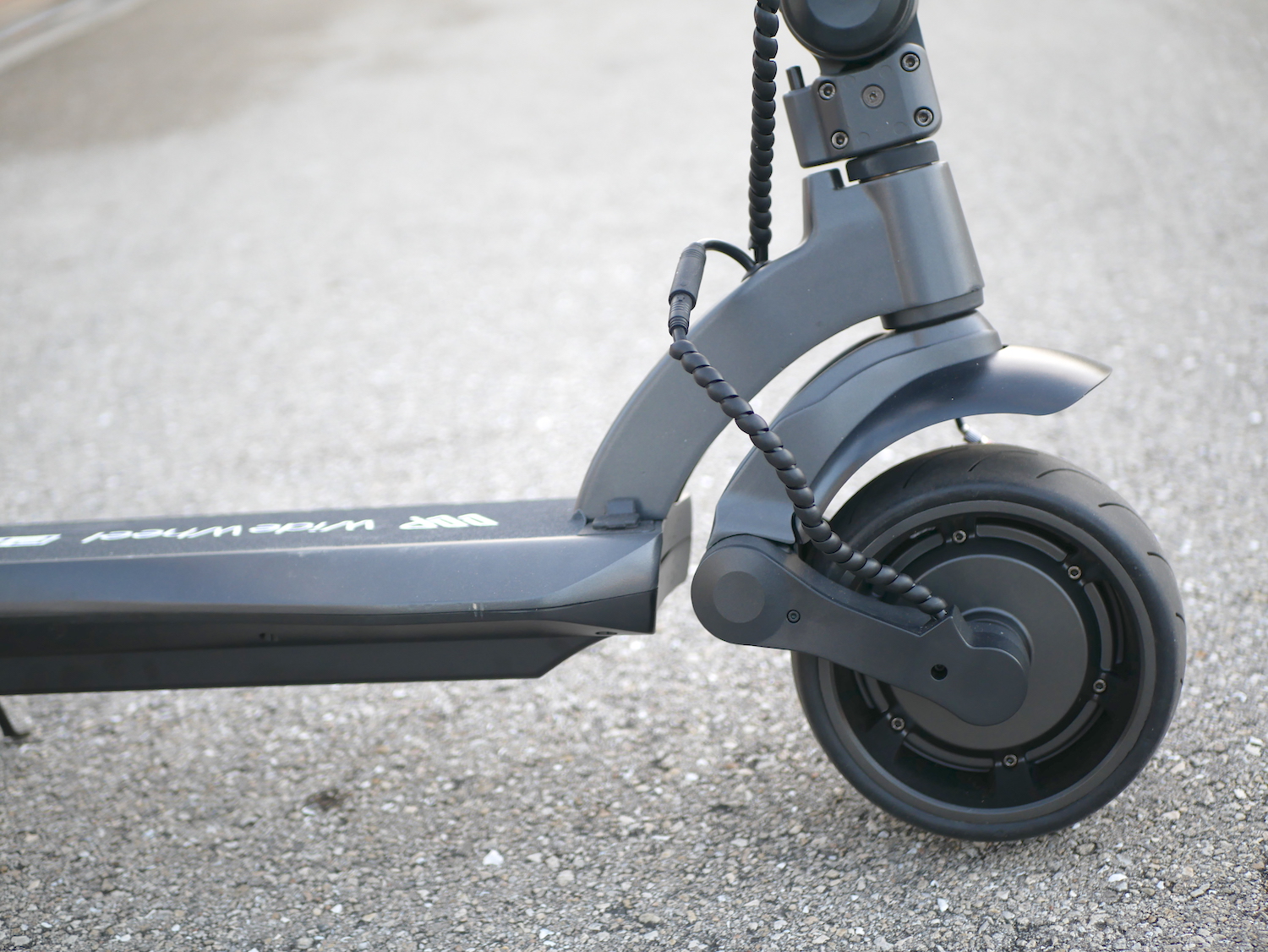 WideWheel Pro electric scooter is a 1,000W and 26 MPH joyride