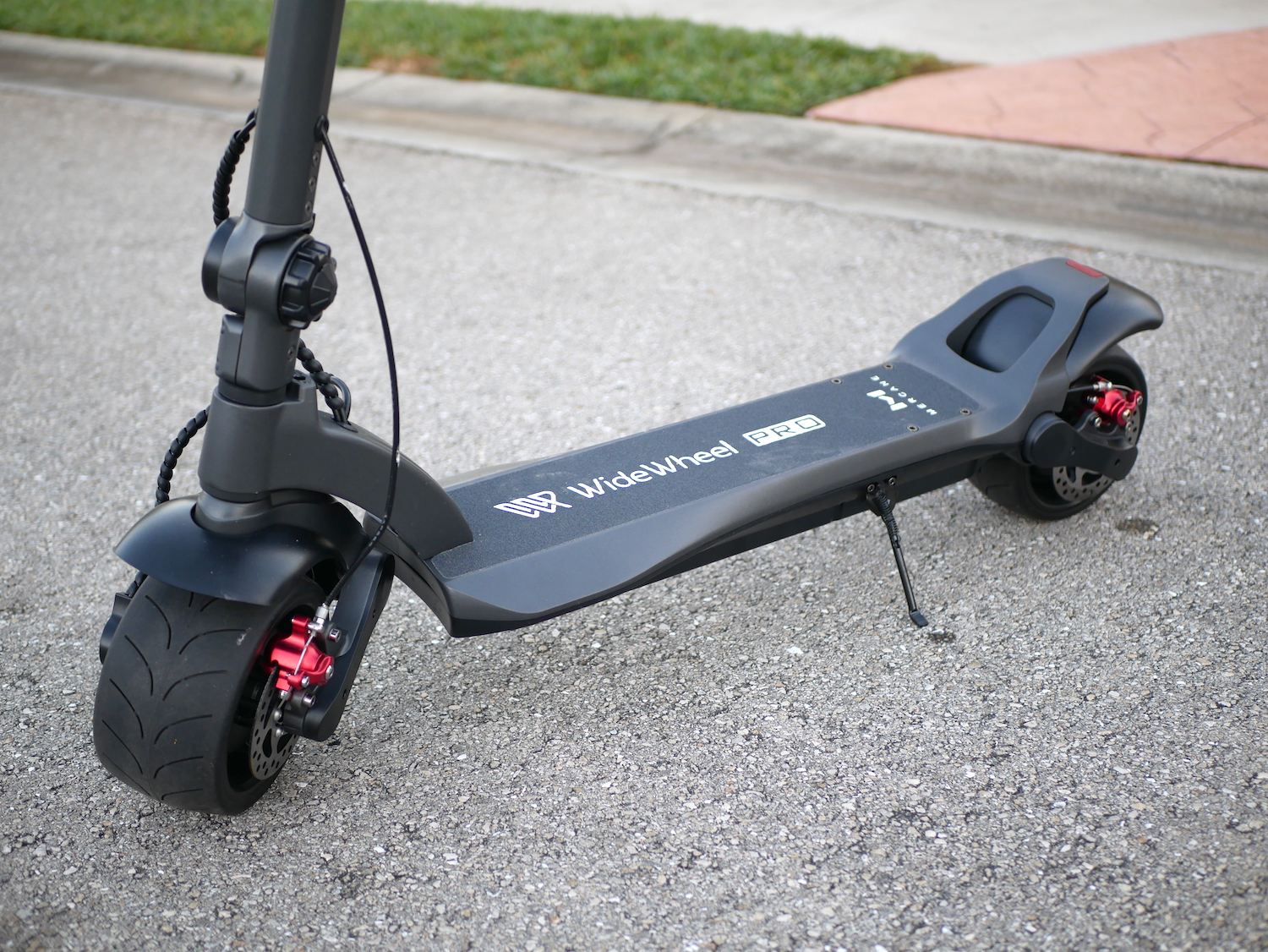 WideWheel Pro electric scooter is a 1,000W and 26 MPH joyride