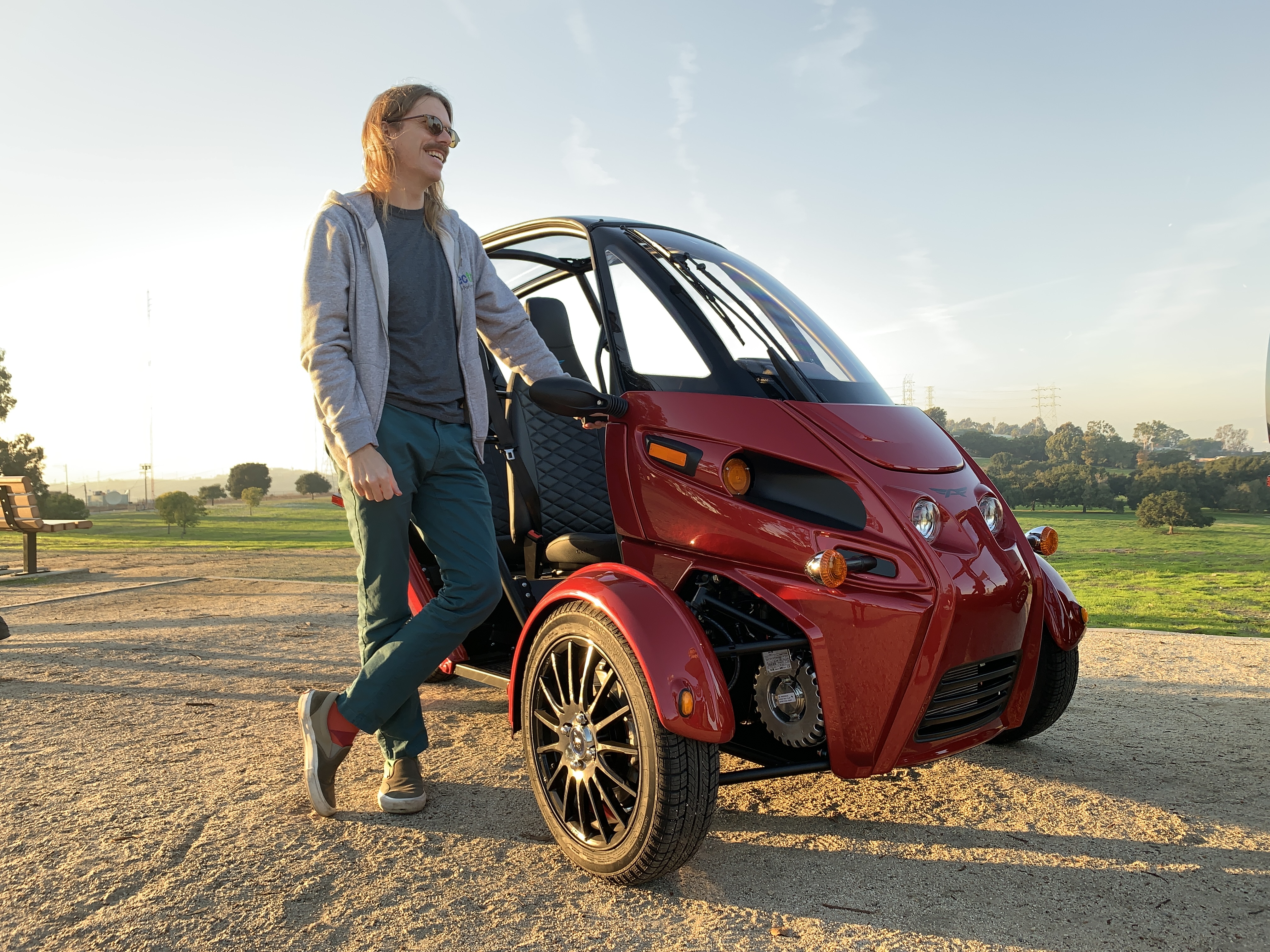 Arcimoto FUV production-spec first drive: it'll turn heads | Electrek