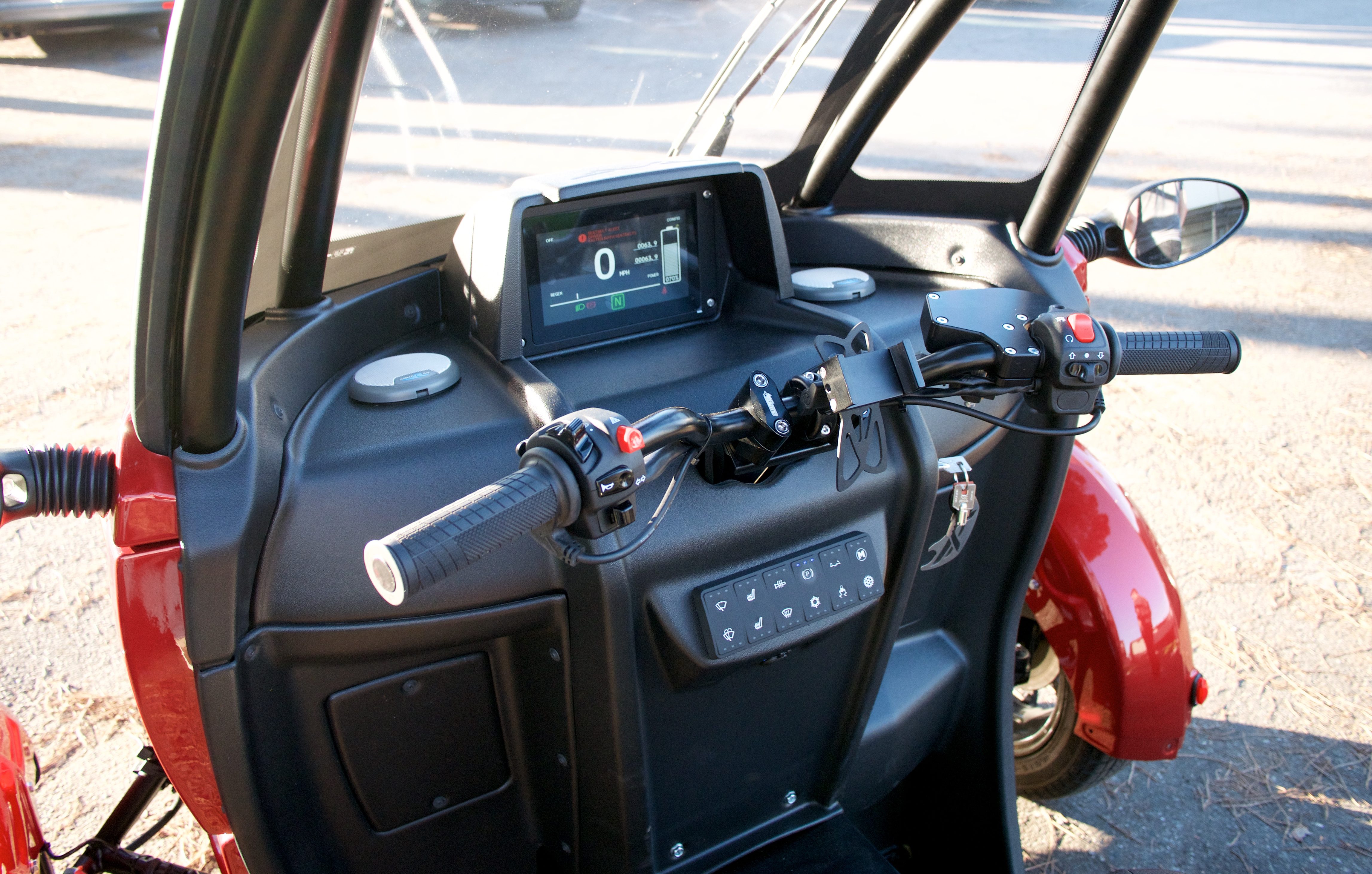 Arcimoto FUV production-spec first drive: it'll turn heads - Electrek