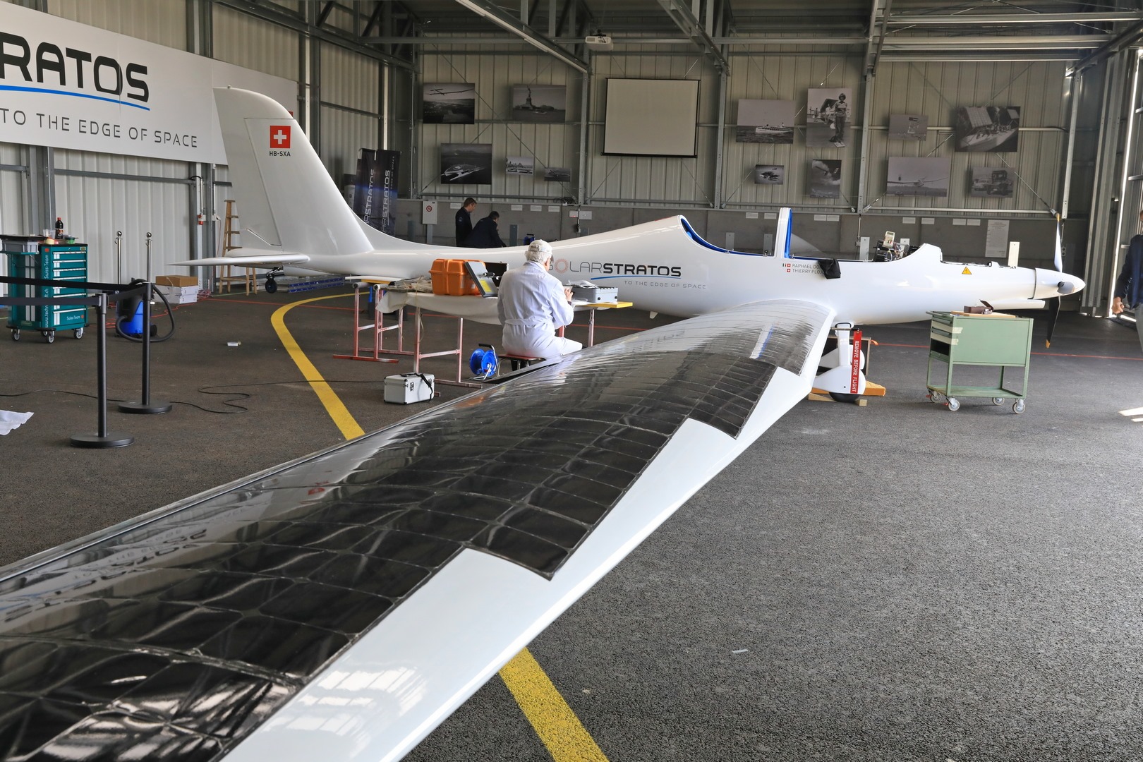 Solar airplane aims to stay afloat for a whole year | Electrek