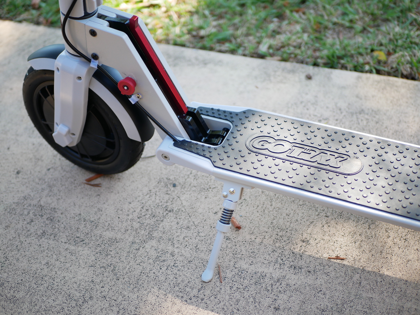 GoTrax Xr Ultra review: The cheapest electric scooter I'd still put my ...