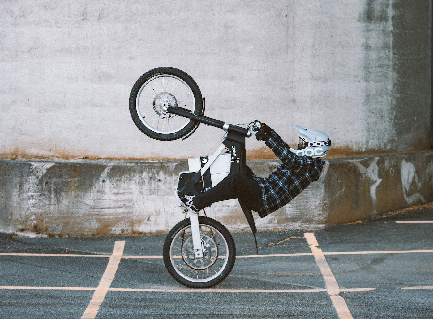 CAKE Kalk INK electric motorbikes begin deliveries on lower-cost models