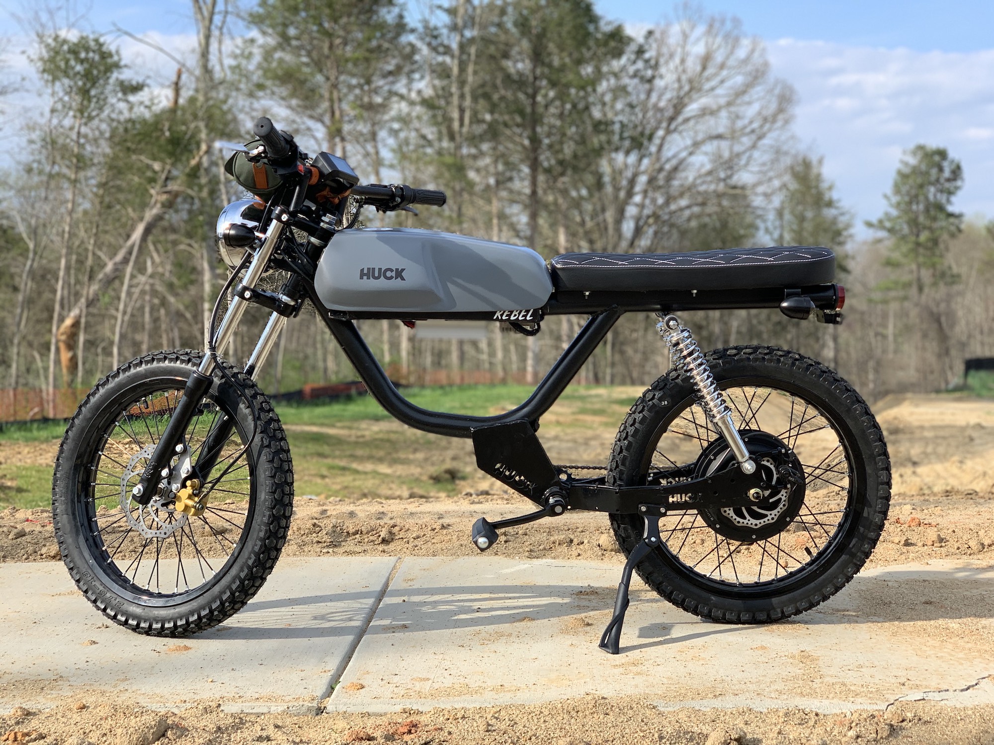Huck Cycles debuts fast and powerful American-made retro electric ...