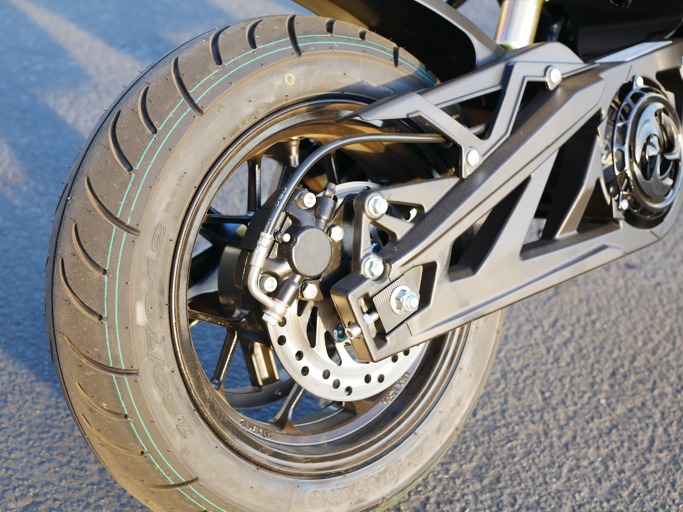 CSC City Slicker 2020 review: A $2.8k electric motorcycle with big ...