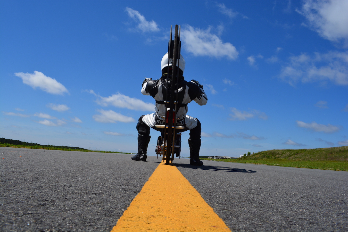 Electric monowheel designed for 70+ MPH hopes to break world record