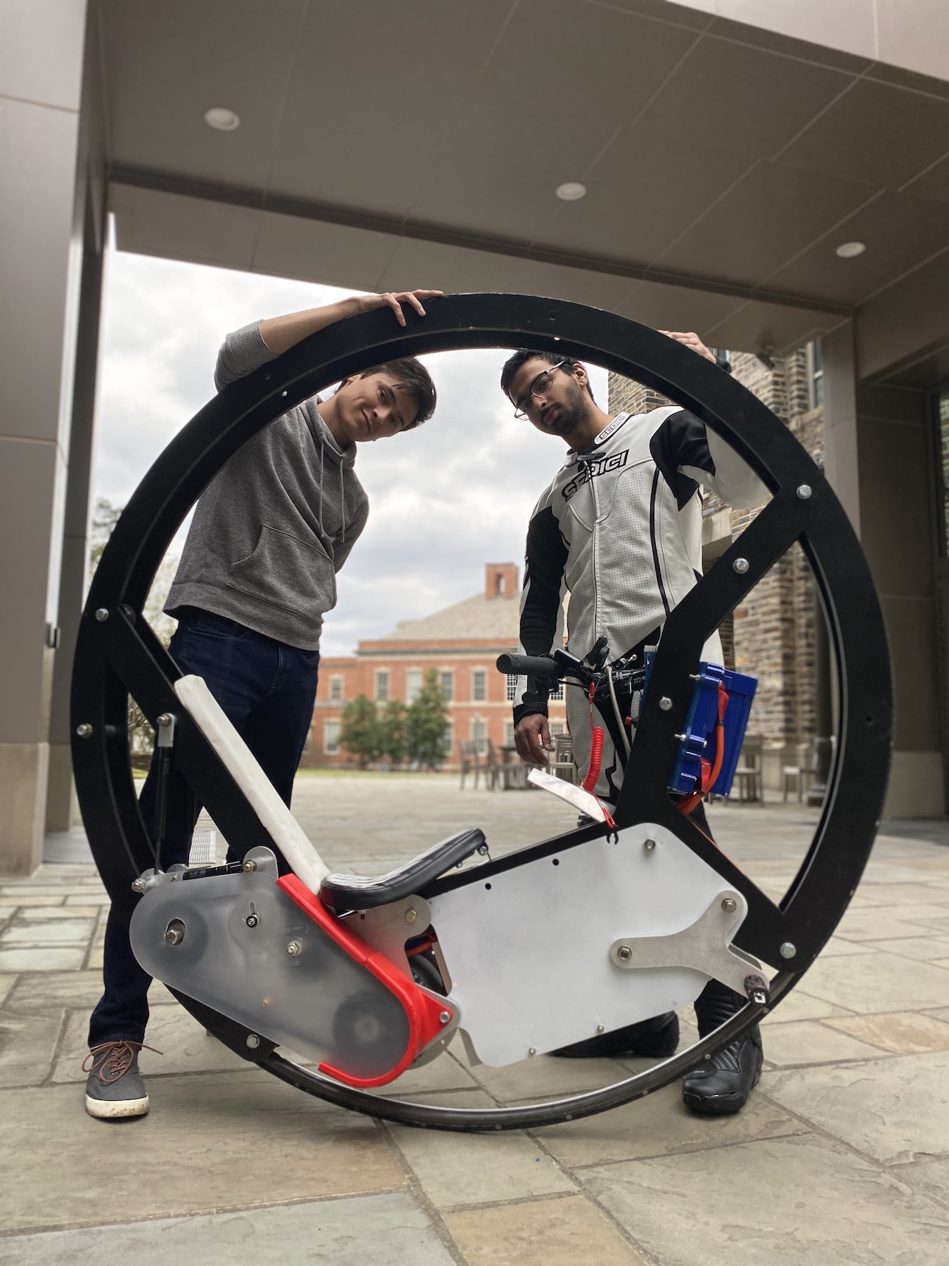 Electric monowheel designed for 70+ MPH hopes to break world record