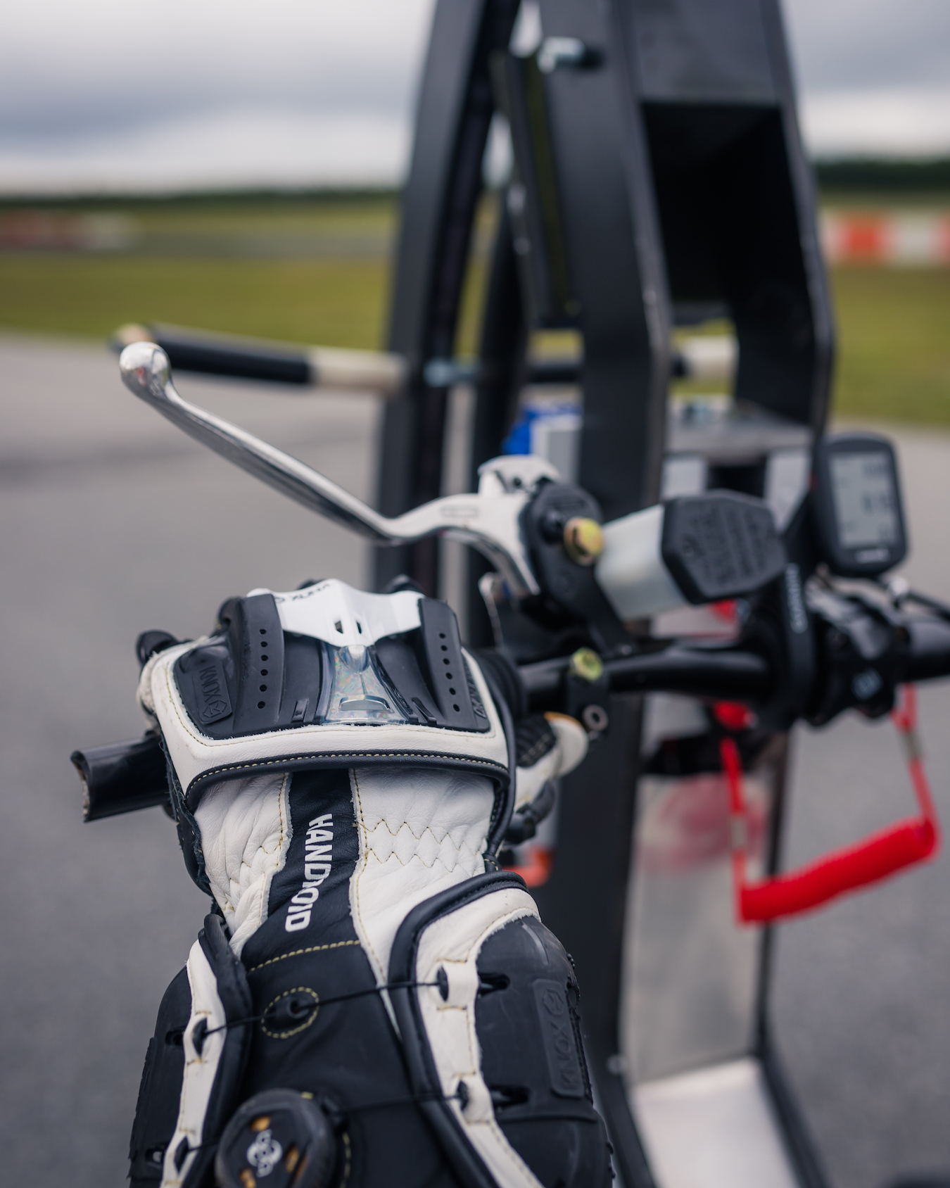 Electric monowheel designed for 70+ MPH hopes to break world record