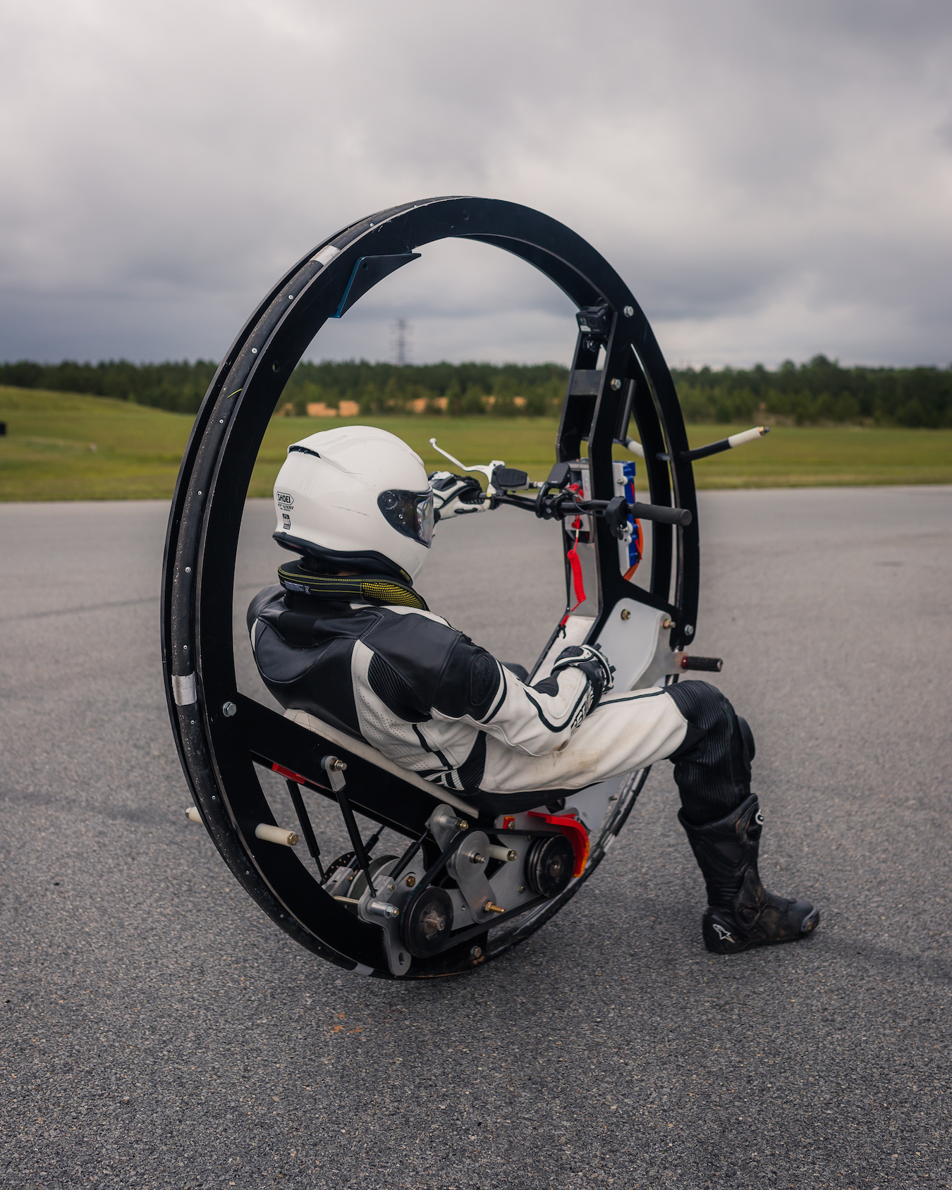 Electric monowheel designed for 70+ MPH hopes to break world record