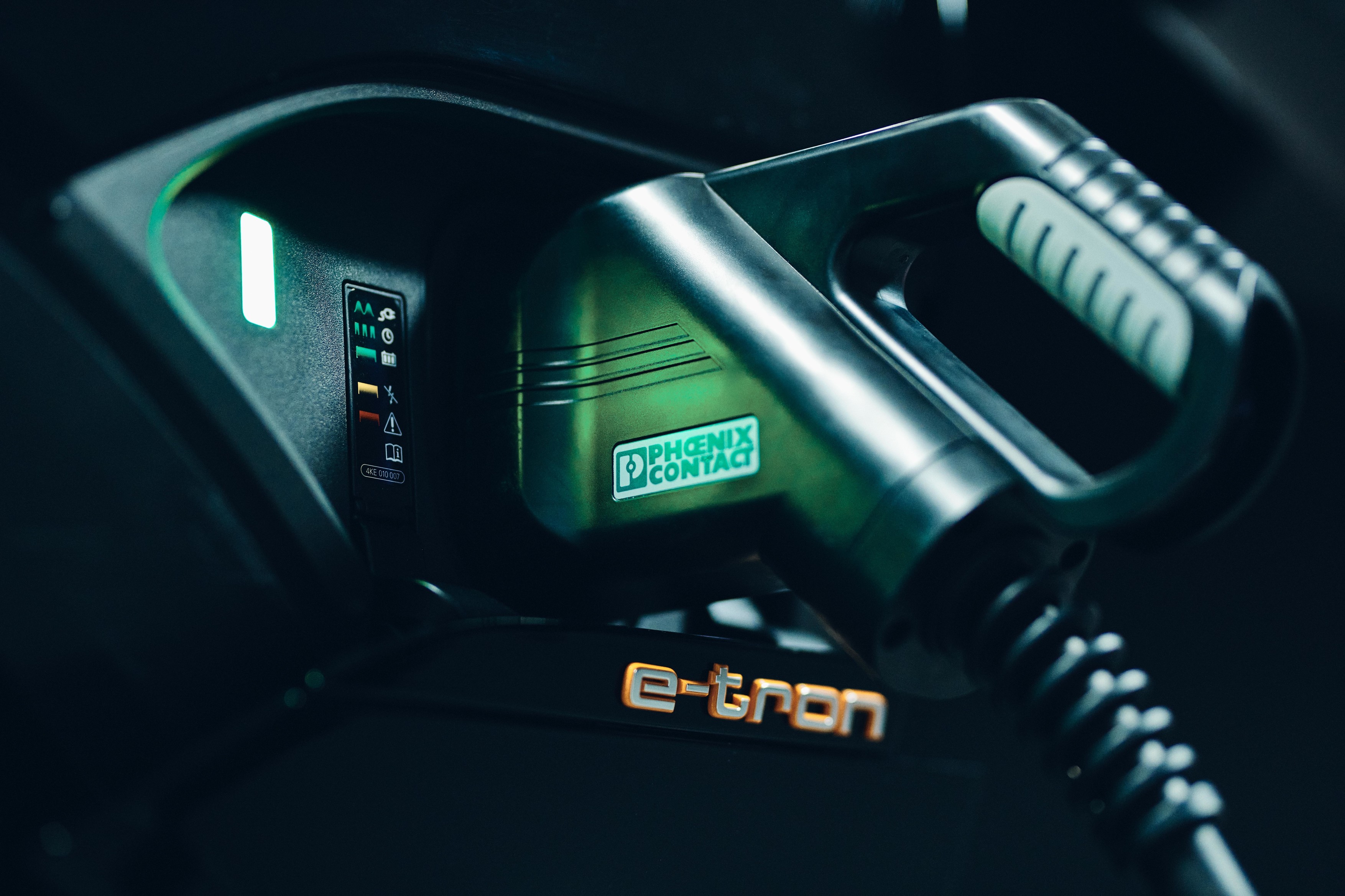 Audi tests new bi-directional charging for electric cars to store solar ...
