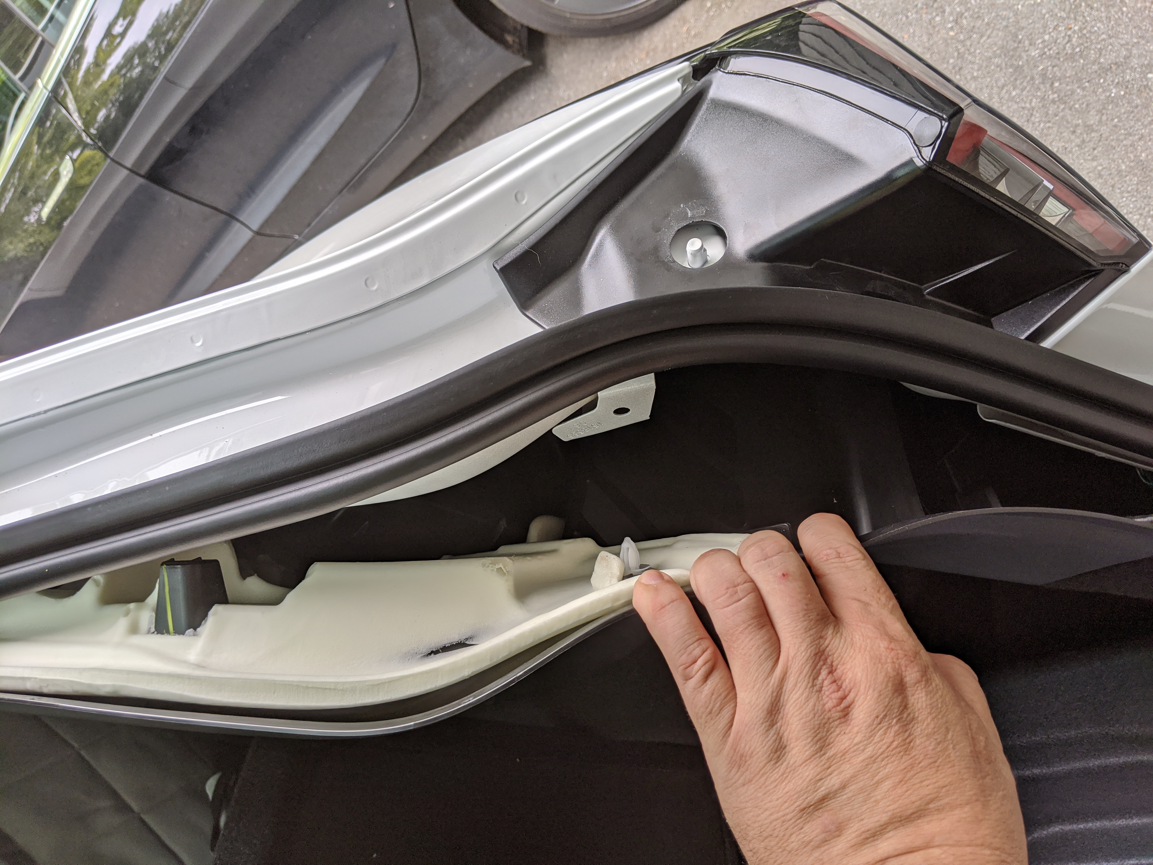 Tesla Model Y diary day 3: Installing a $320 tow hitch - Electrek