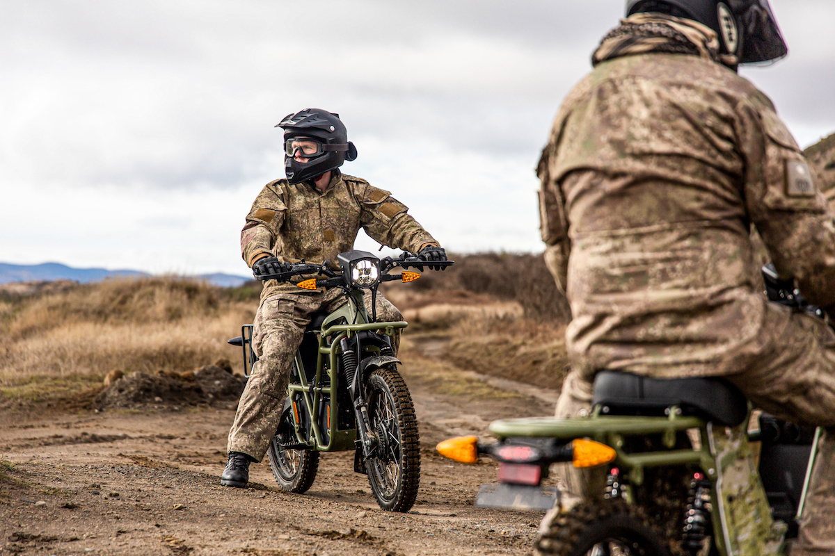 Watch soldiers test these all-wheel-drive electric motorcycles for army ...