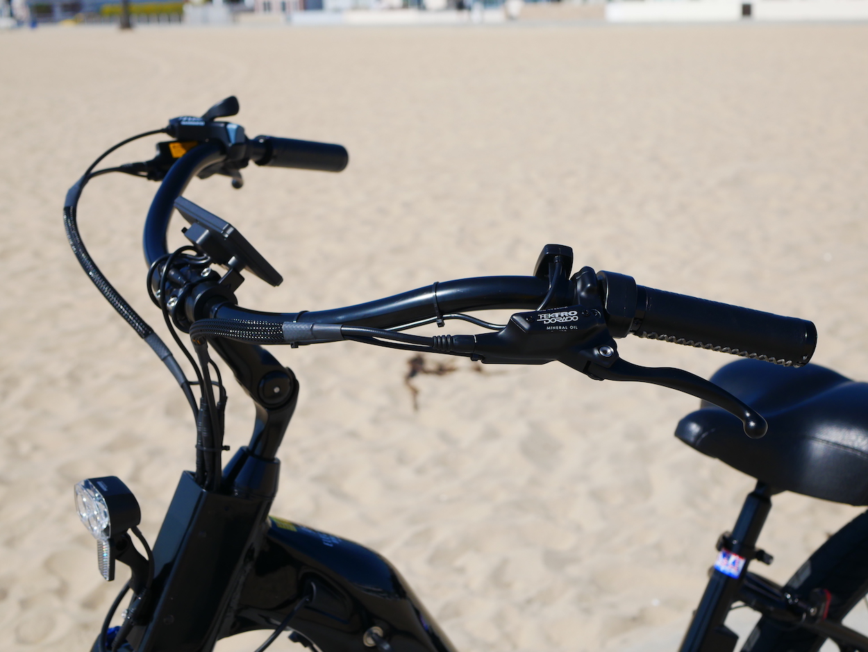 Model R electric bike is a made-in-America cruiser for the beach or city
