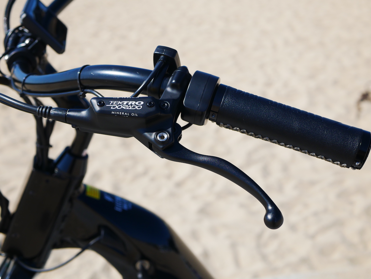 Model R electric bike is a made-in-America cruiser for the beach or city