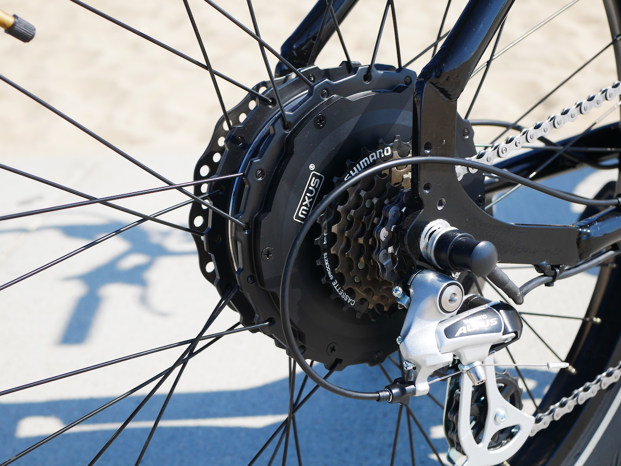 Model R electric bike is a made-in-America cruiser for the beach or city