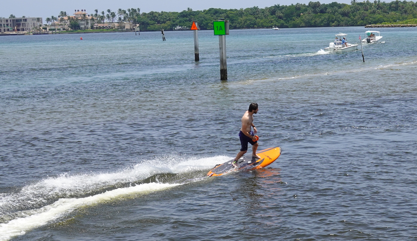 Yujet electric surfboard review: Flying fast on an electric surfer!