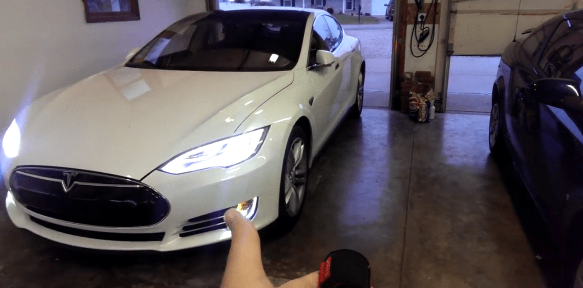 The Big Tesla Hack: A hacker gained control over the entire fleet, but ...