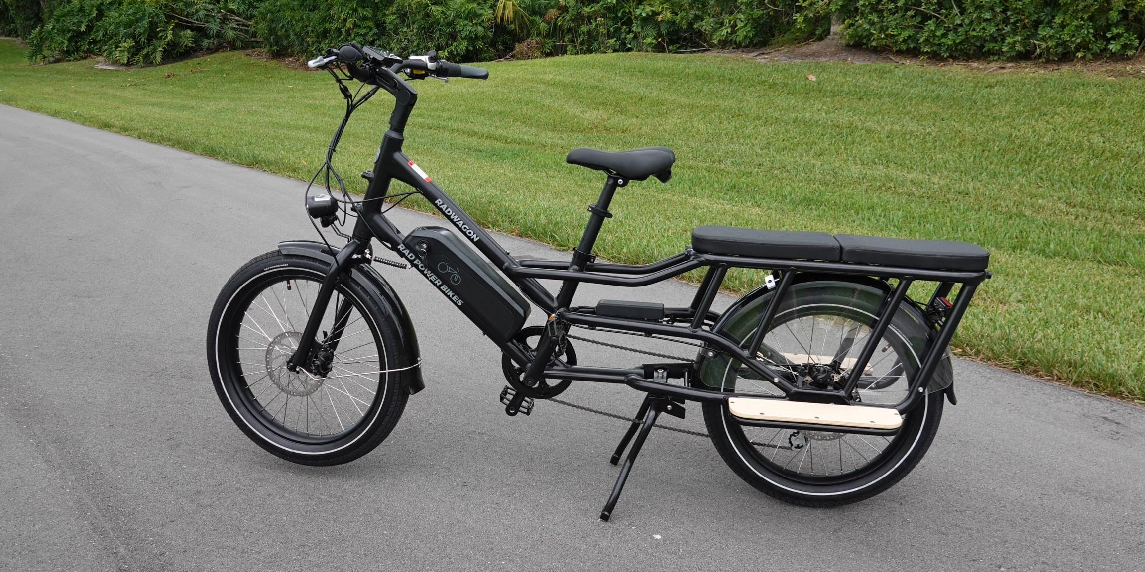 Radwagon 4 electric cargo bike is an affordable and awesome e-bike!
