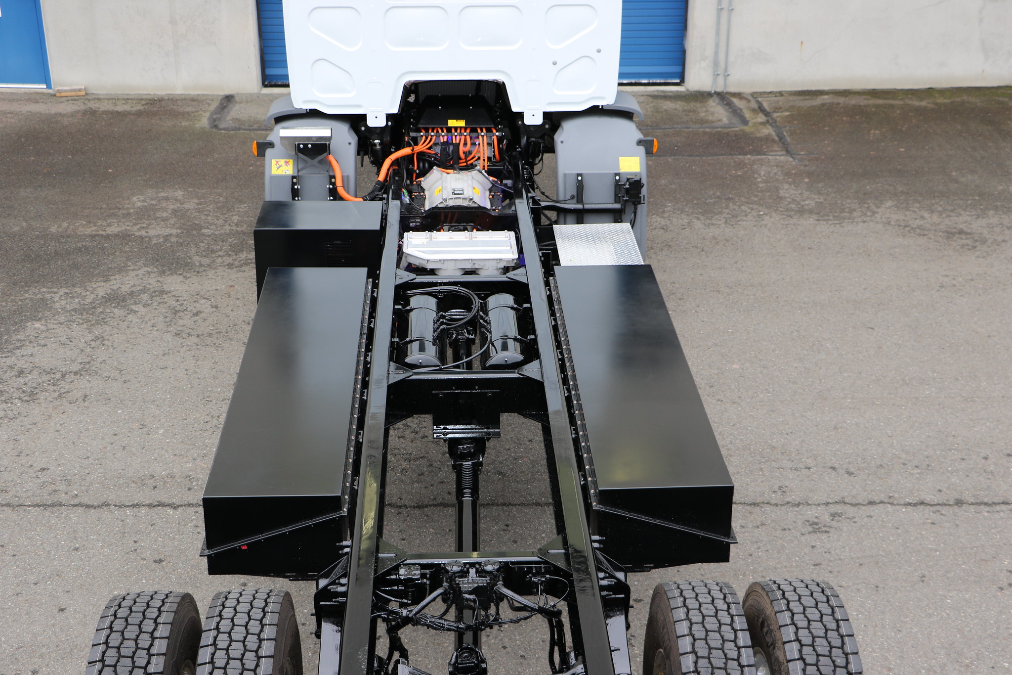 Kenworth launches two new electric trucks with up to 200 miles of range ...