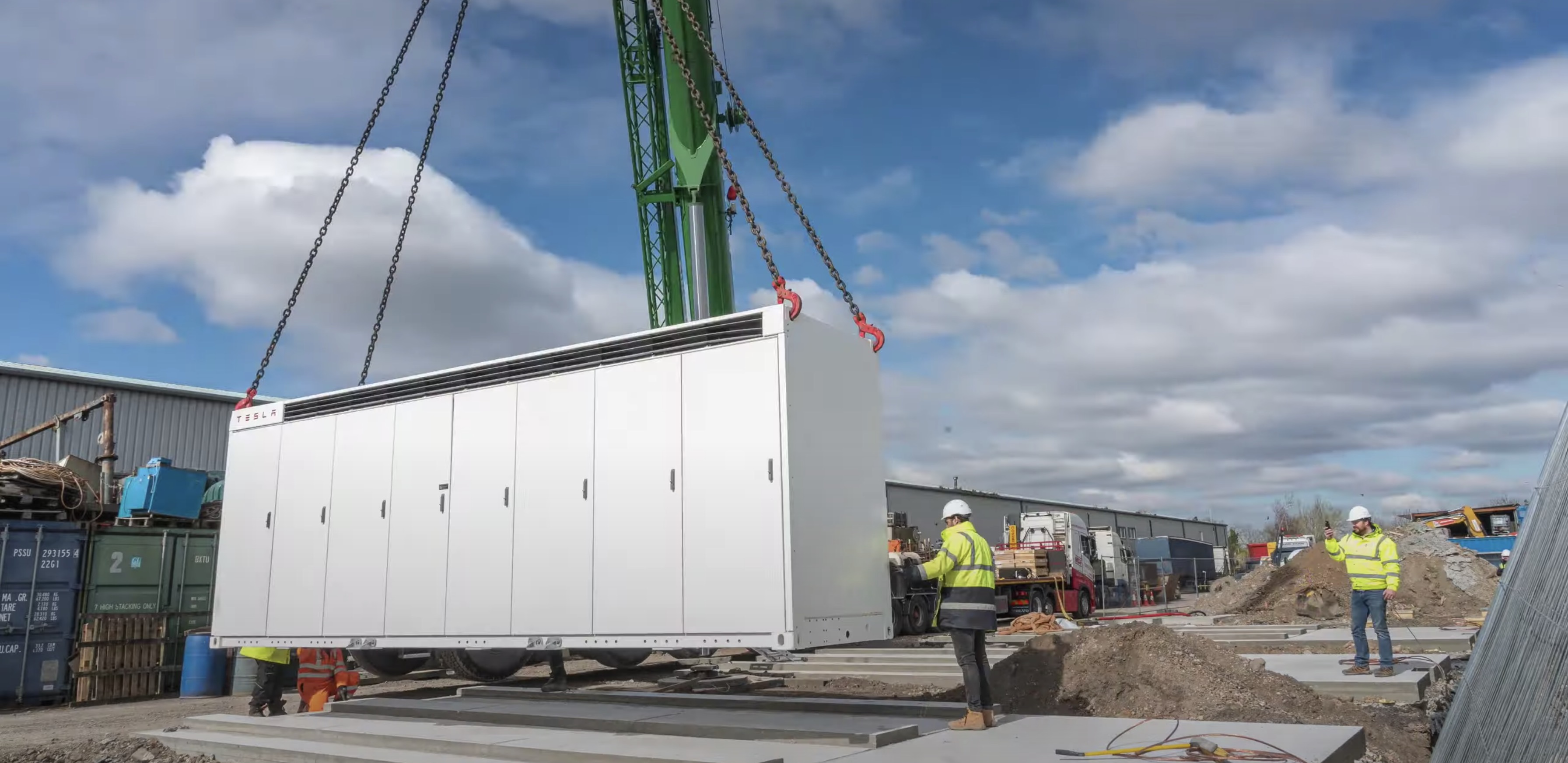 142 Tesla Megapacks power on to create giant new battery, replacing gas ...