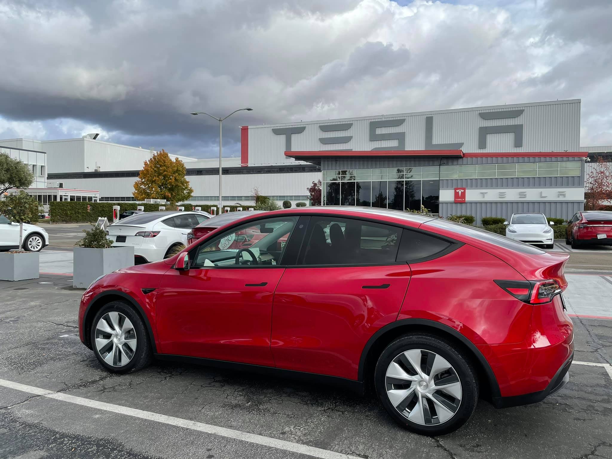 Tesla updates Model Y to match new features introduced in 2021 Model 3 ...