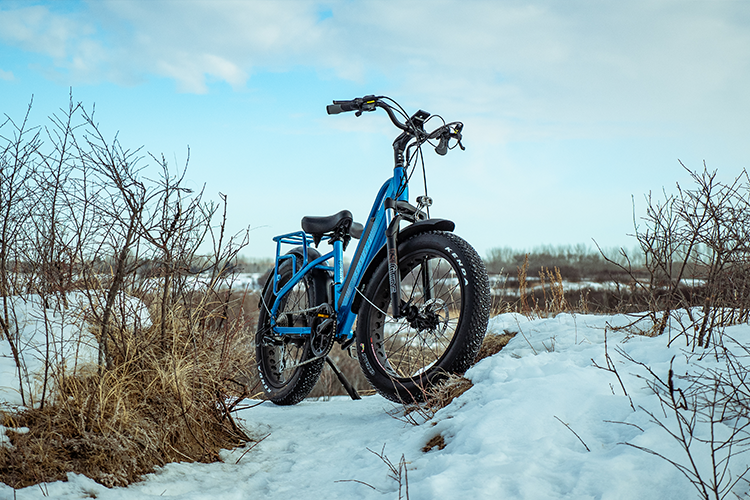 Riding e-bikes in the snow? It's fun, but read these tips first!