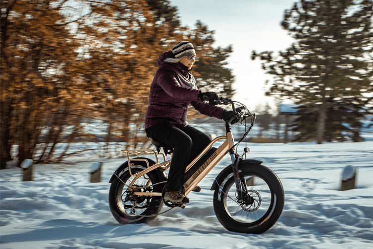 Riding e-bikes in the snow? It's fun, but read these tips first!