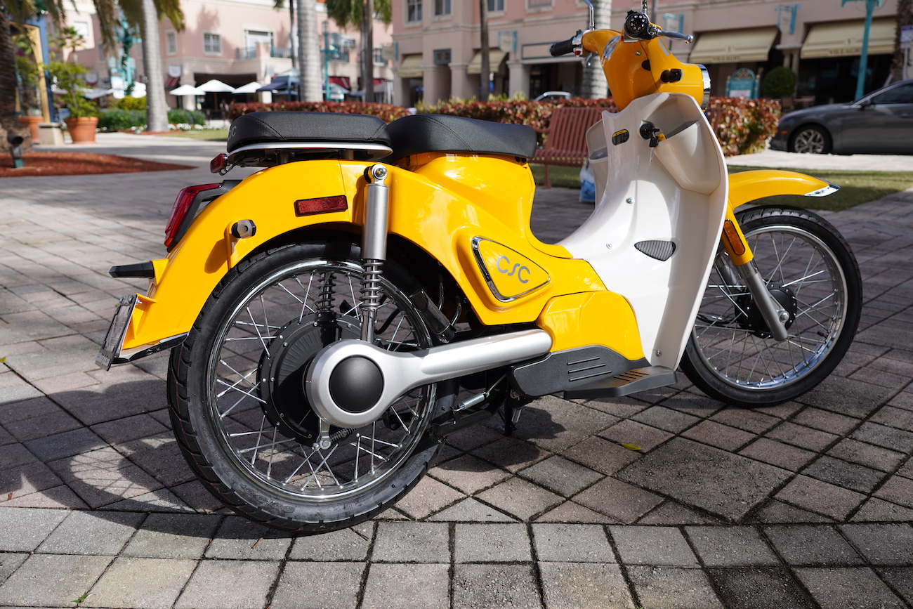 CSC Monterey first ride: Cruising on an affordable retro electric scooter!