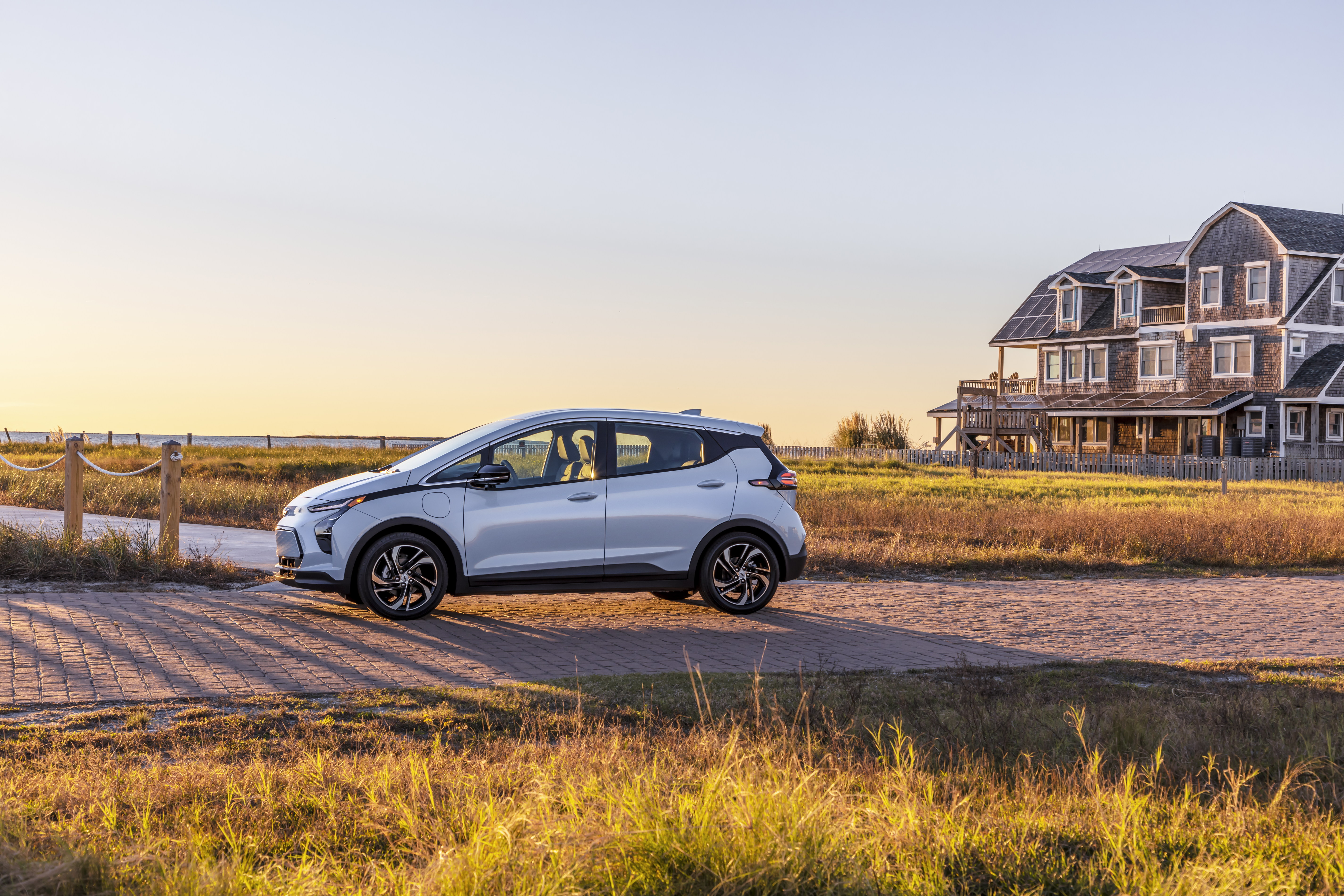 2022 Chevrolet Bolt EUV and EV announced with almost everything you ...