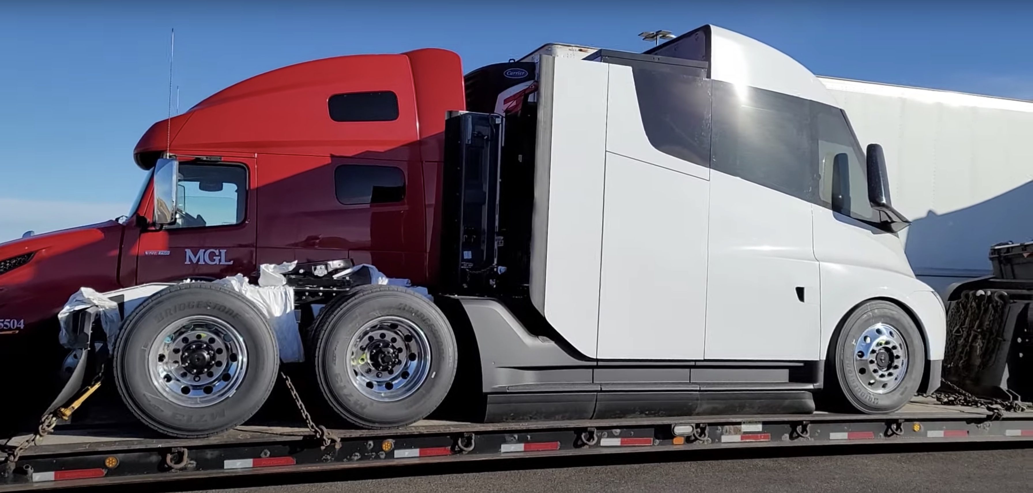 Elon Musk Reveals Surprisingly Small Battery Pack In Tesla Semi Elon Musk Reveals Surprisingly Small Battery Pack In Tesla Semi