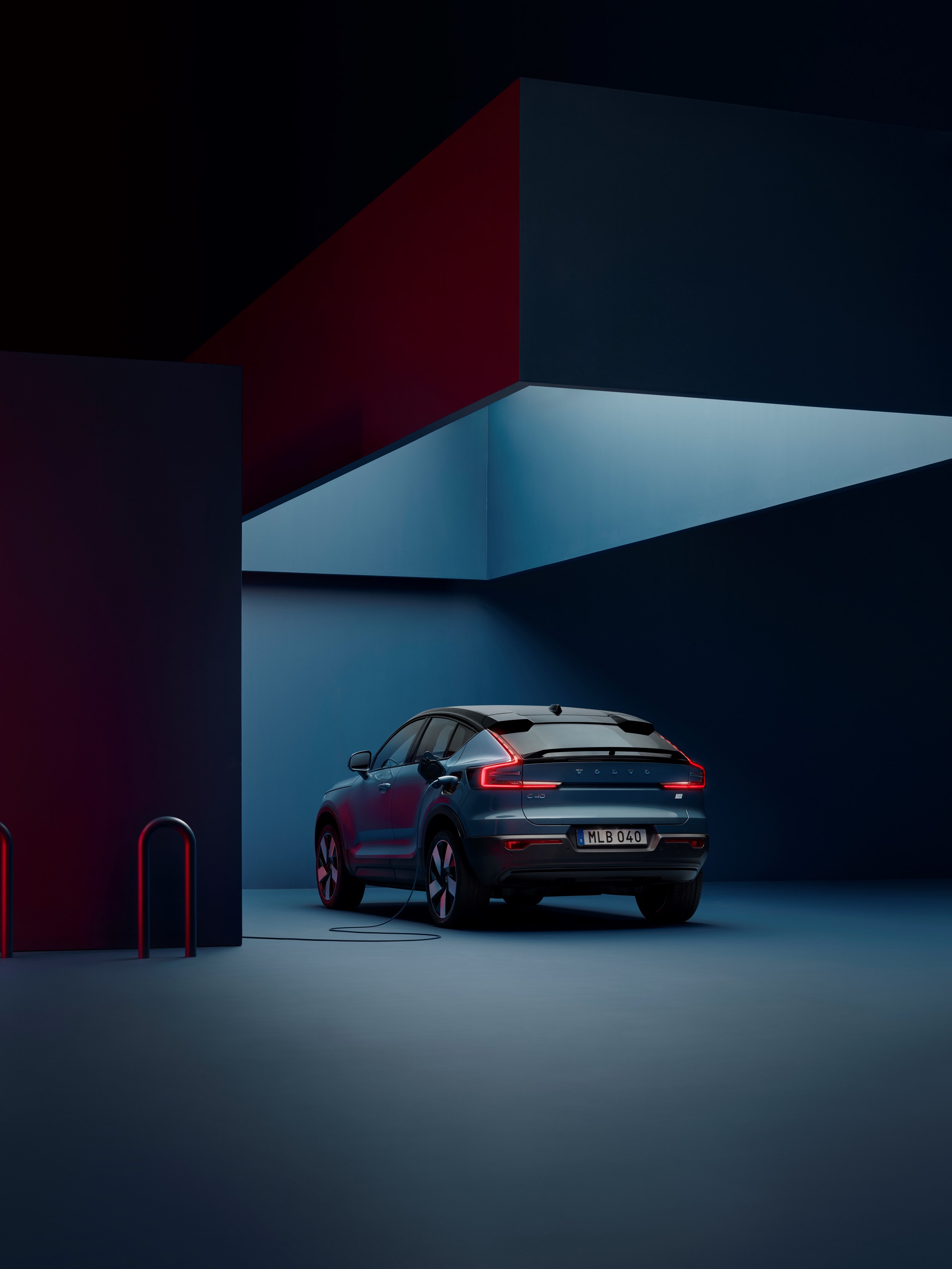 Volvo unveils C40 Recharge electric SUV with over 200 miles of range ...
