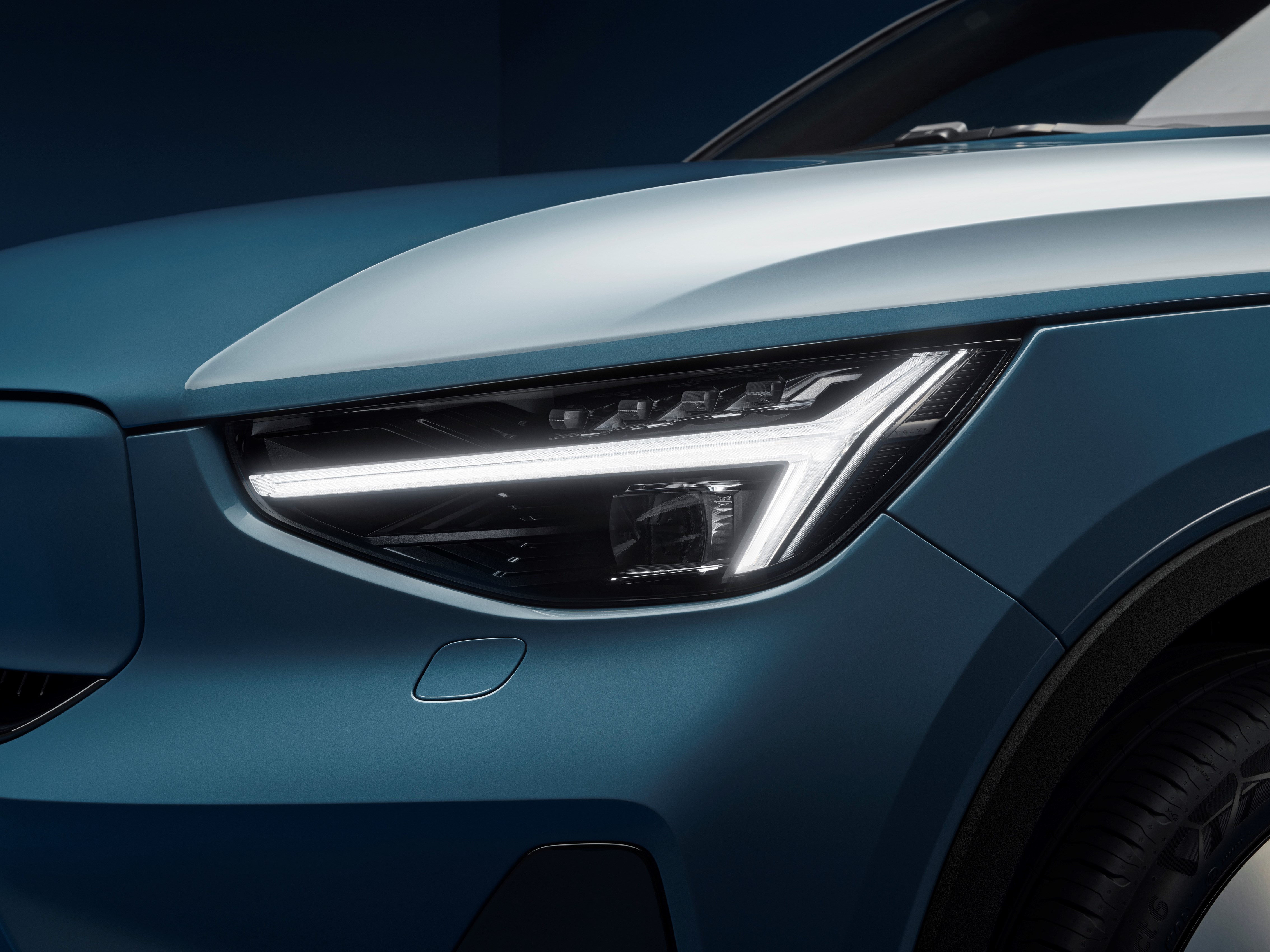 Volvo unveils C40 Recharge electric SUV with over 200 miles of range ...