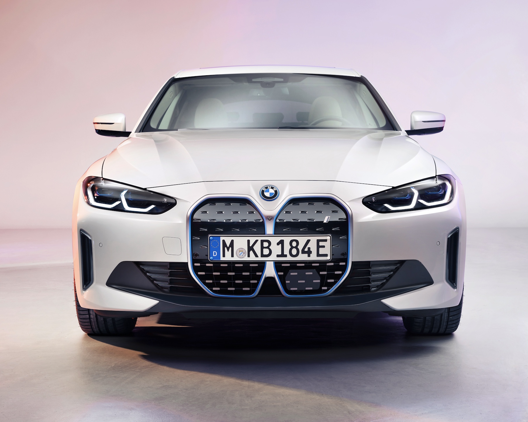 BMW unveils i4 electric sedan with 300 miles of range | Electrek