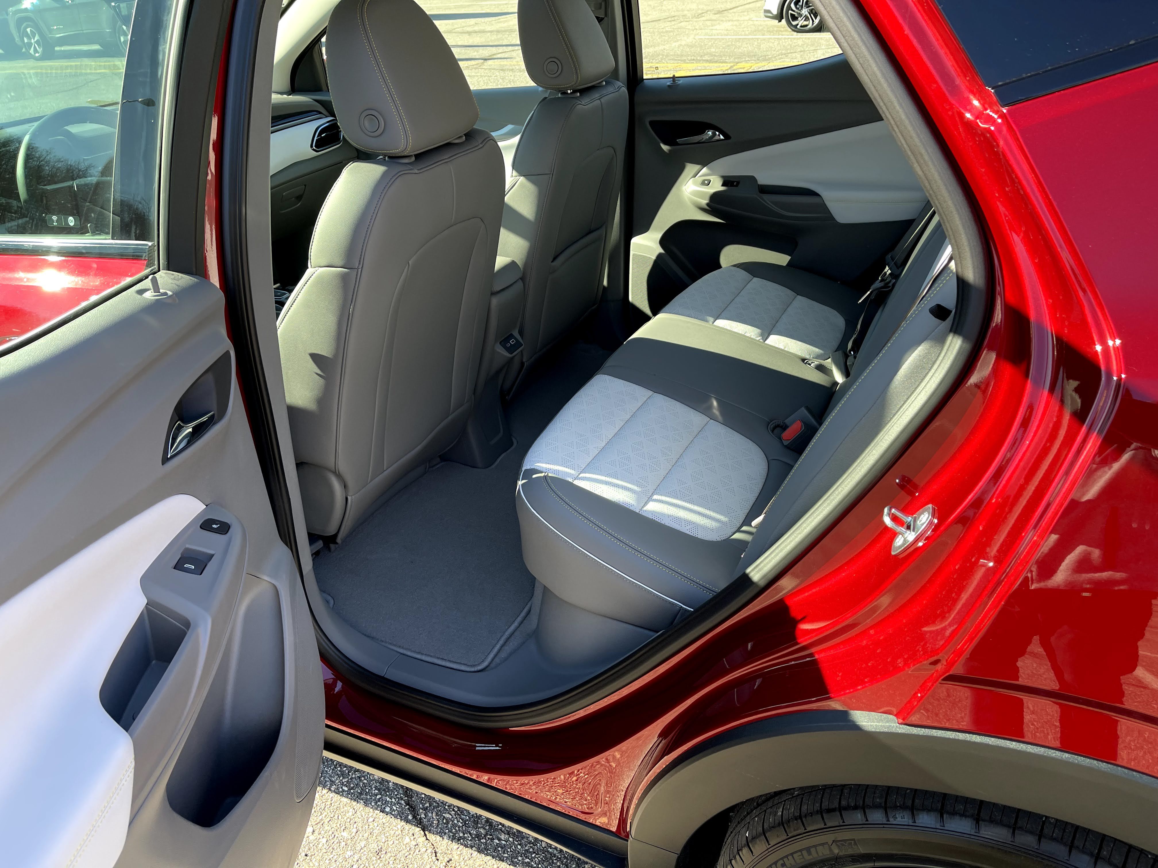 Chevy Bolt EUV First Drive: The best value EV gets the best autonomy ...