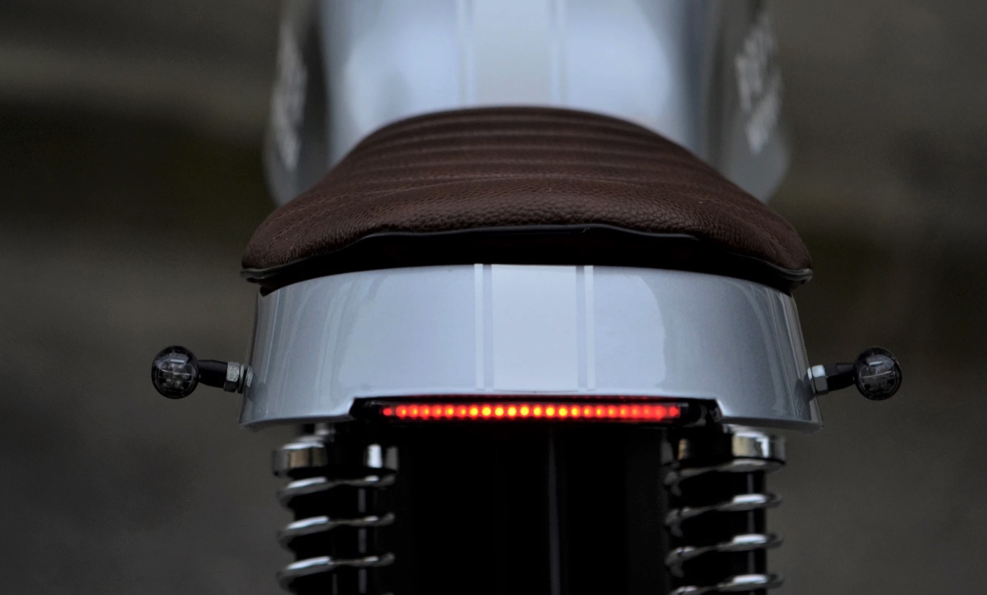 This new retro-style electric moped blends e-bikes and motorcycles