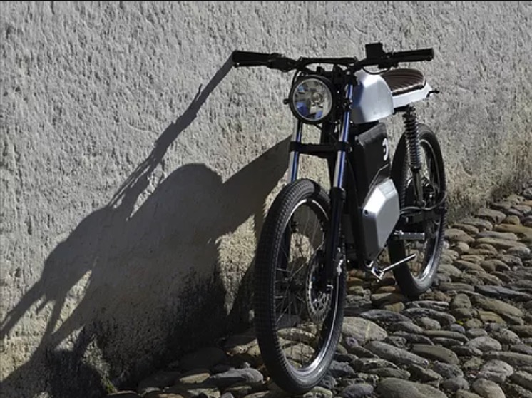 This new retro-style electric moped blends e-bikes and motorcycles