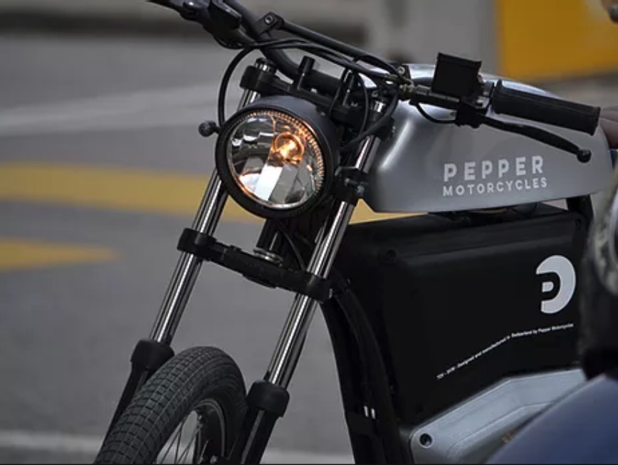 This new retro-style electric moped blends e-bikes and motorcycles