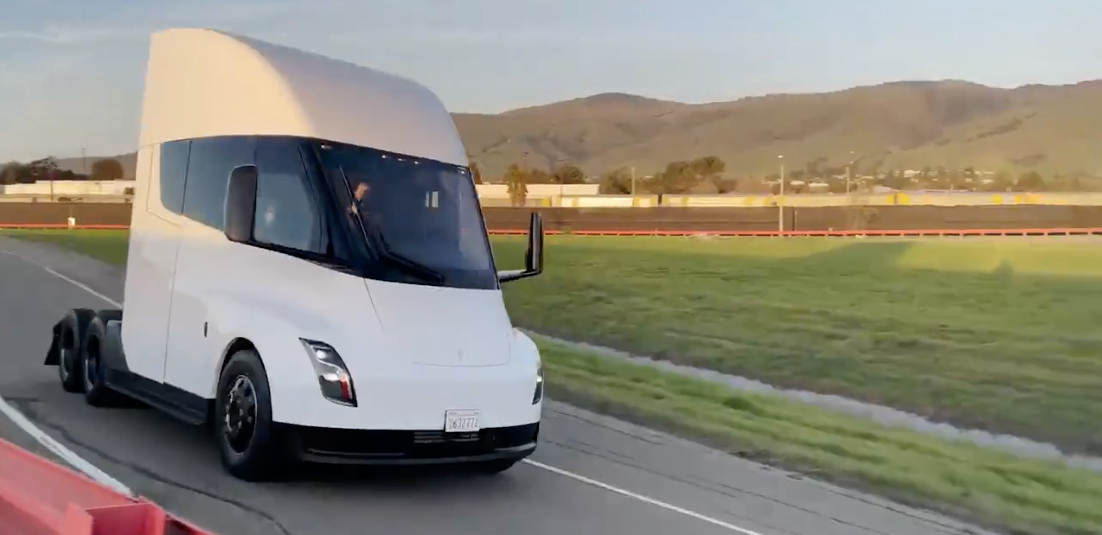 15 Tesla Semi electric trucks are expected to be delivered to PepsiCo ...