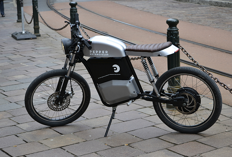 This new retro-style electric moped blends e-bikes and motorcycles