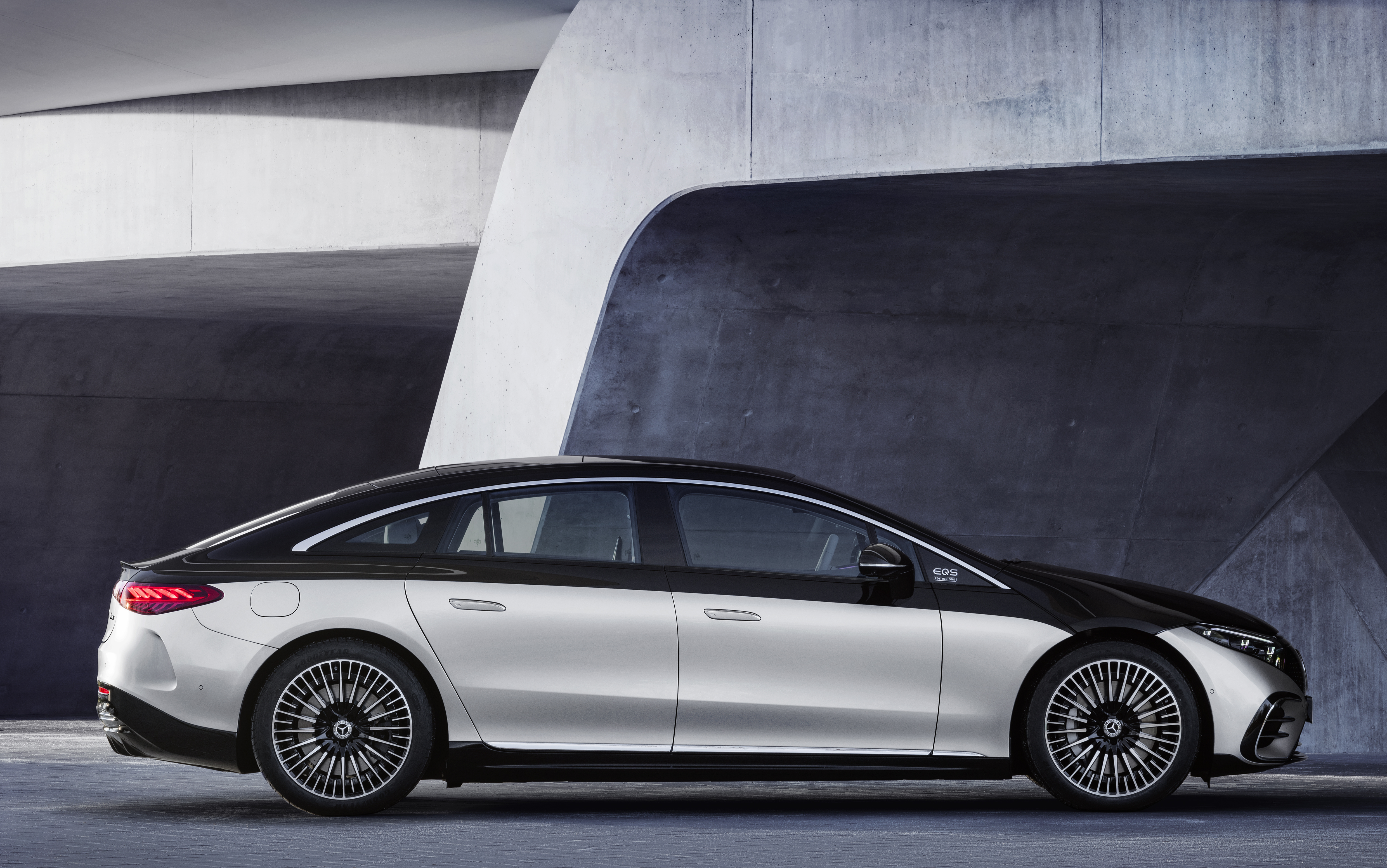 Mercedes-Benz EQS electric luxury sedan is now fully unveiled | Electrek