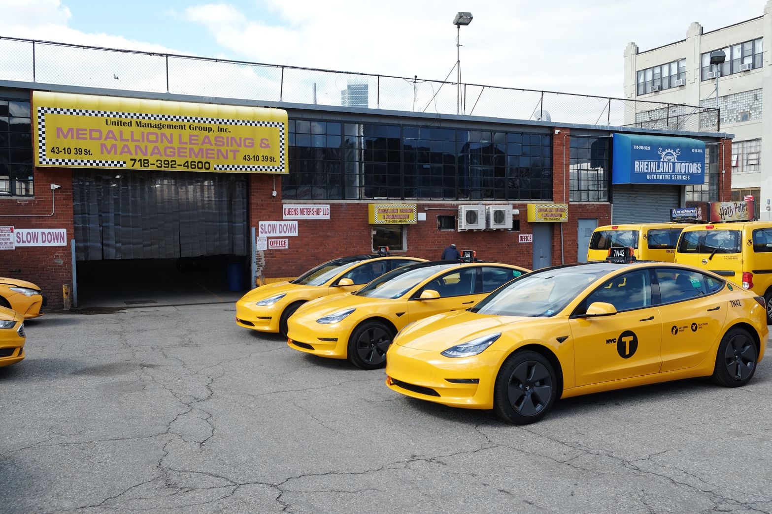 Tesla Model 3 becomes more popular as NYC yellow cab | Electrek