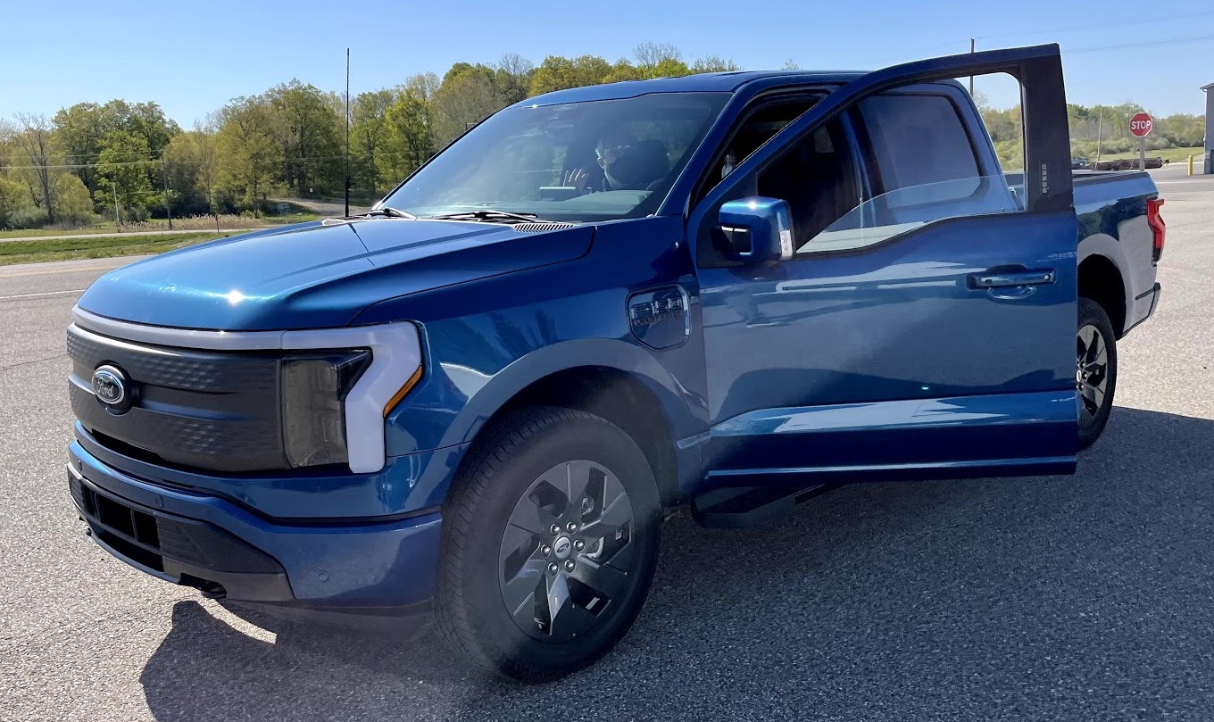Ford F-150 Lightning starts under $40k w/ 300-mile range and can power ...