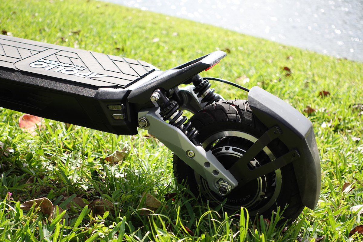 Apollo Phantom review: 40 MPH electric scooter redesigned from scratch
