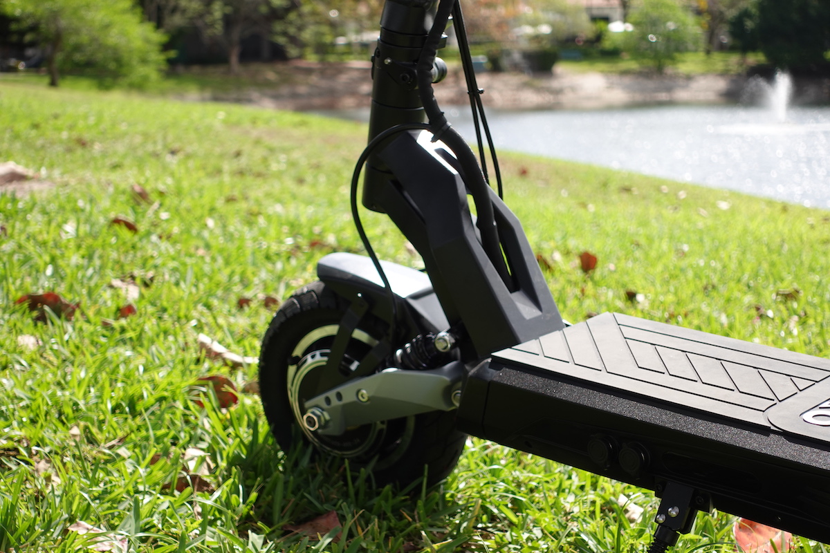 Apollo Phantom review: 40 MPH electric scooter redesigned from scratch