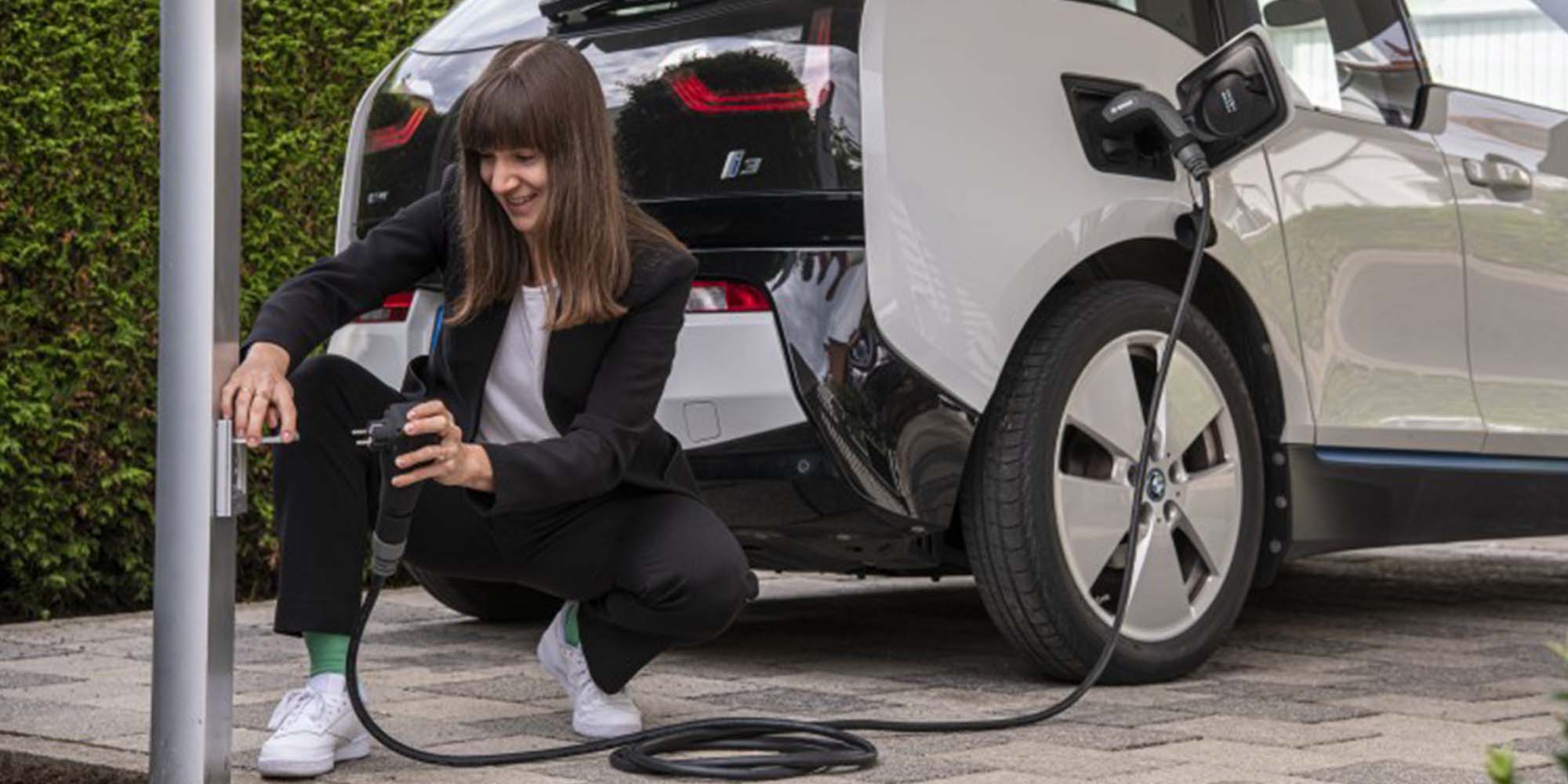 Bosch unveils unique EV cable without bulky 'charging brick' | Electrek