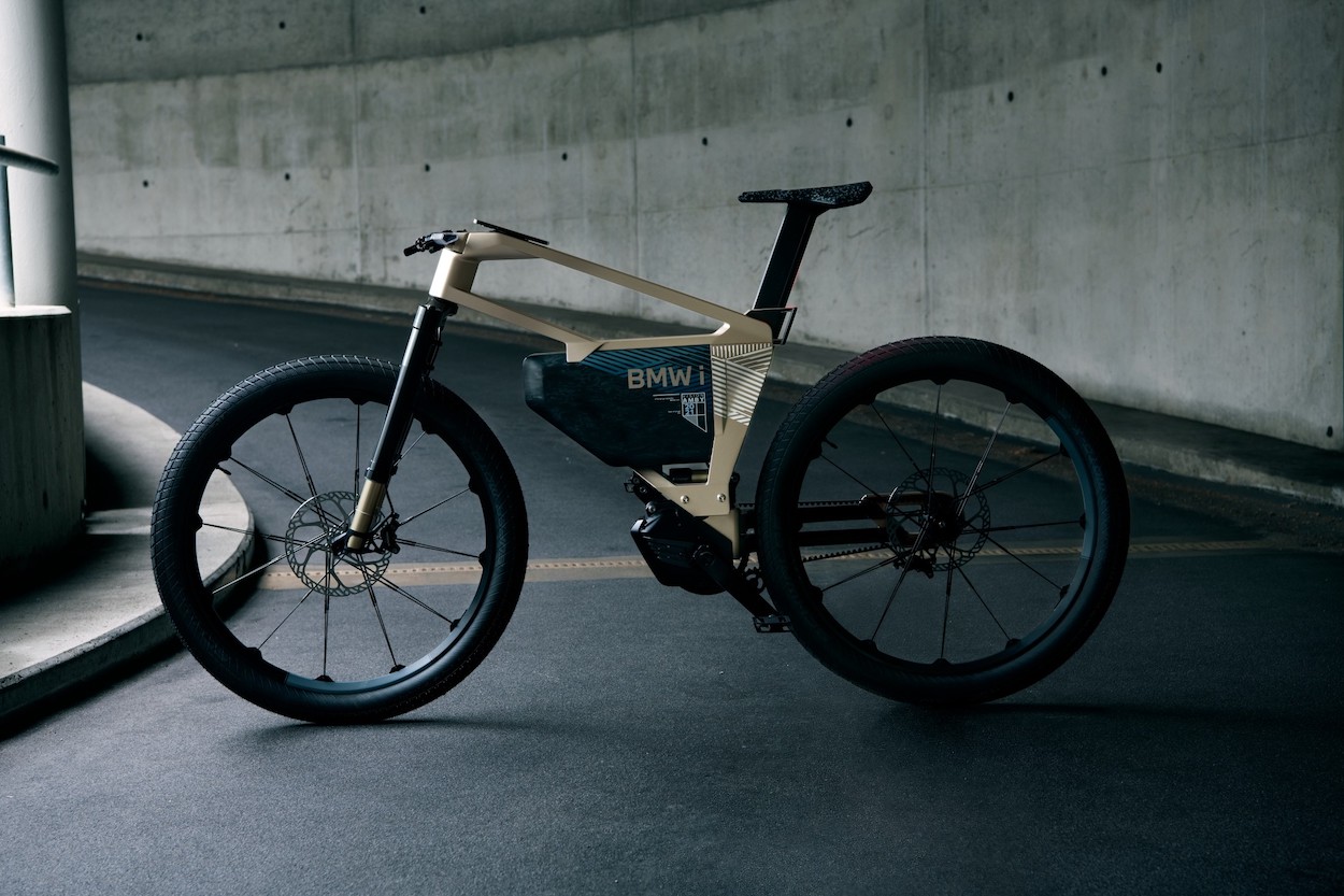 BMW unveils 60 km/h (37 mph) electric bicycle with 300 km (186 mi) range